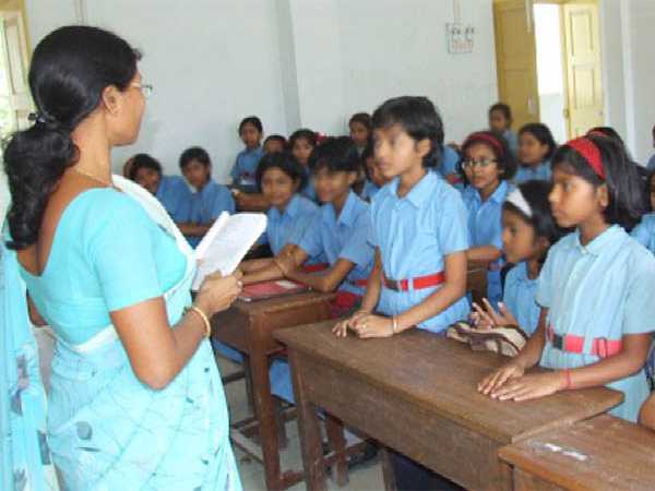 70,000 Teachers To Be Hired By UP Basic Education Department - Careerindia