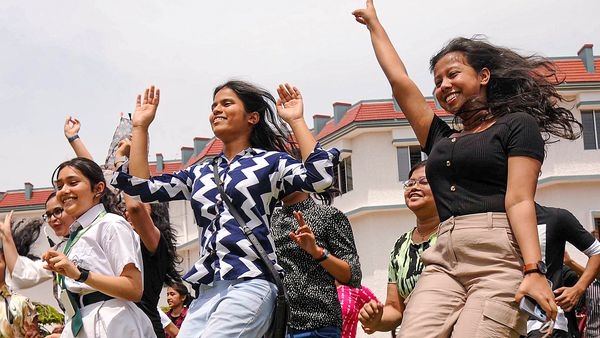 Explore the key factors that influence the choice between NEET and JEE ...